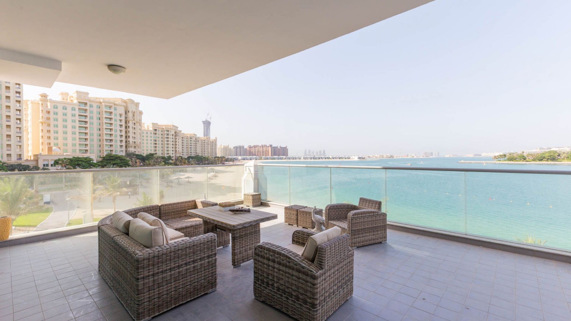 Exclusive 1 and 2 bedrooms apartment in Azure Residence Palm Jumeirah Dubai