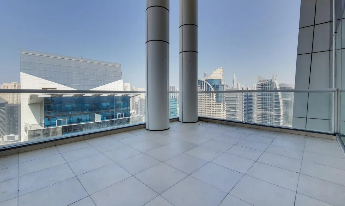 Dubai Arch Tower Cluster G