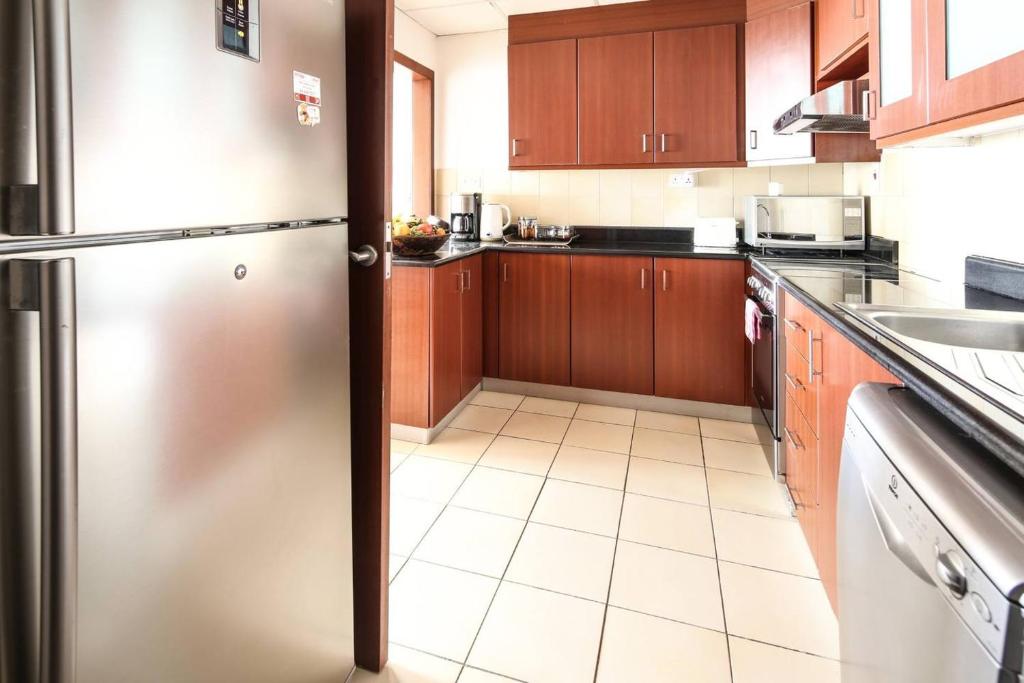 Luxury apartments available in Sadaf 6, Jumeirah Beach Residences, Dubai.