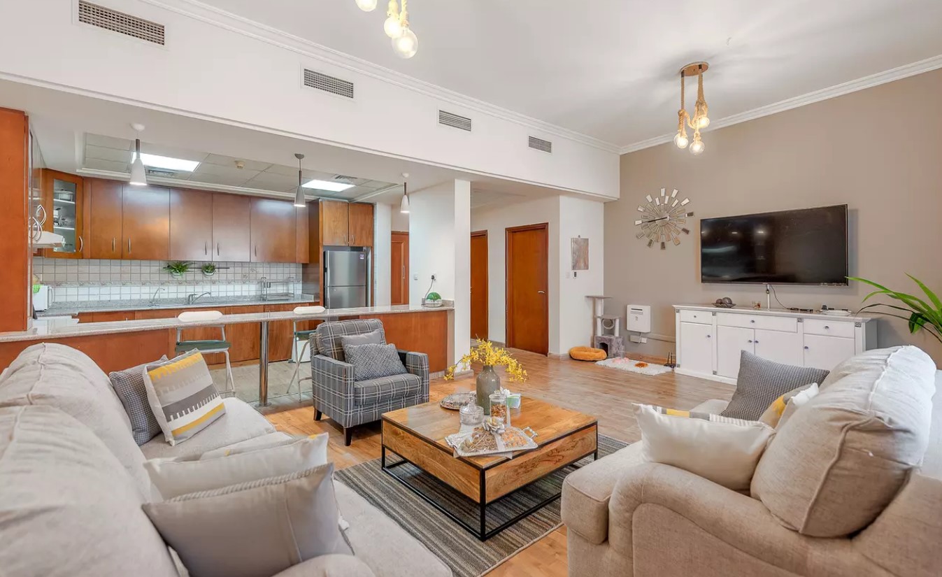 Spacious Apartment in Courtyard Apartments 1A